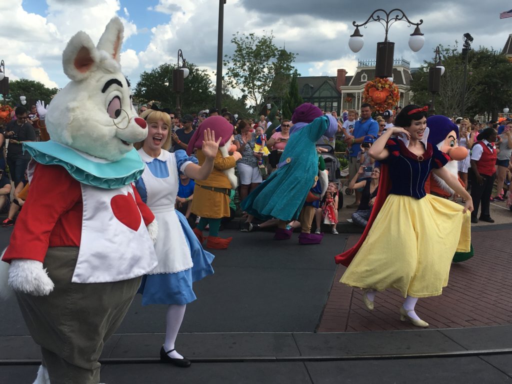 How to Theme a Disney Vacation Around Your Favorite Characters